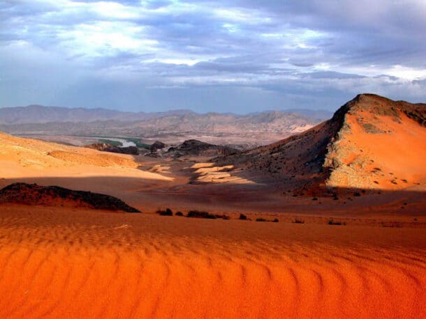 Diamonds in the Sand: Expedition on Namibia's Skeleton Coast