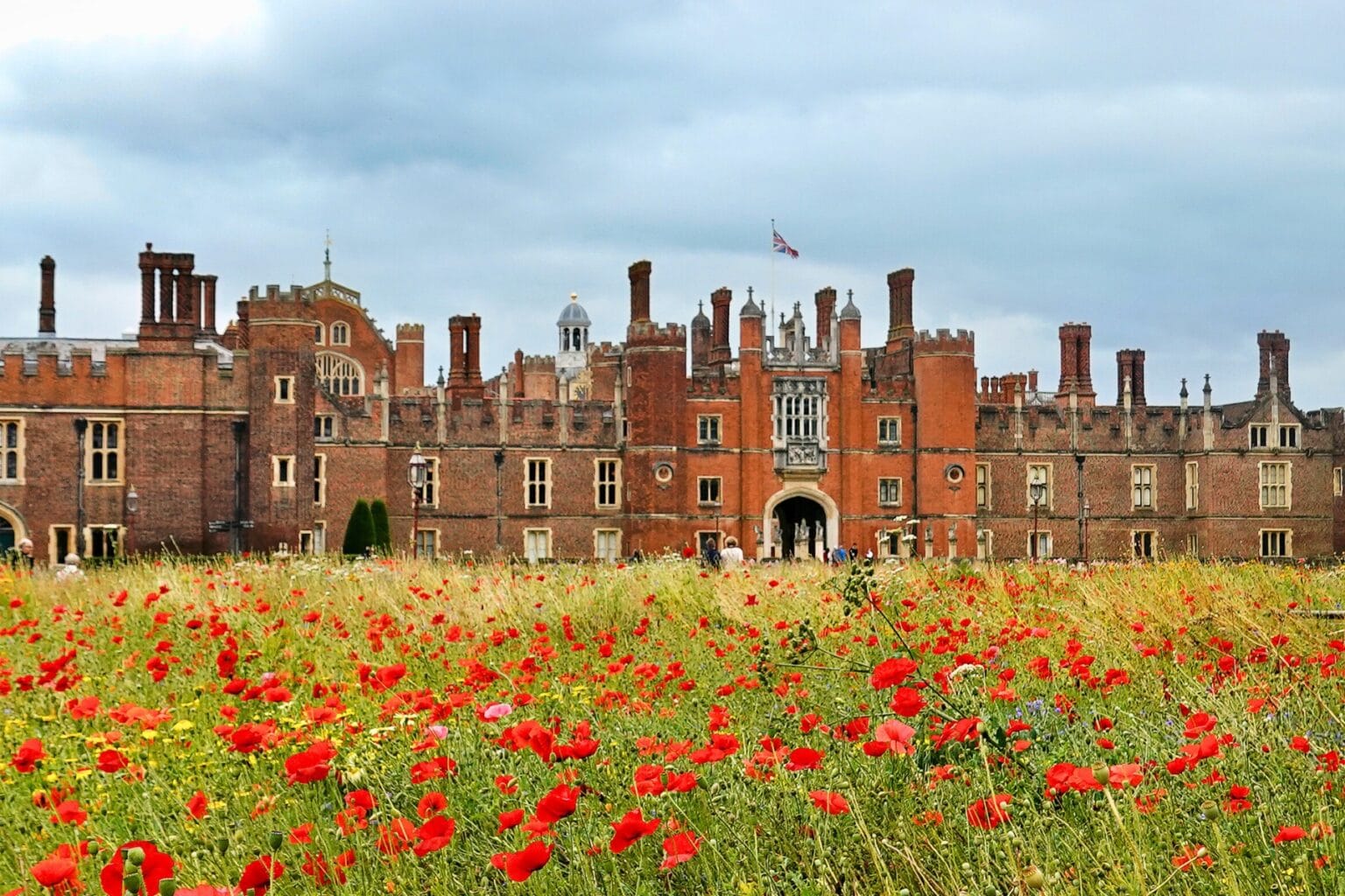 The Ultimate Guide to Hampton Court Palace